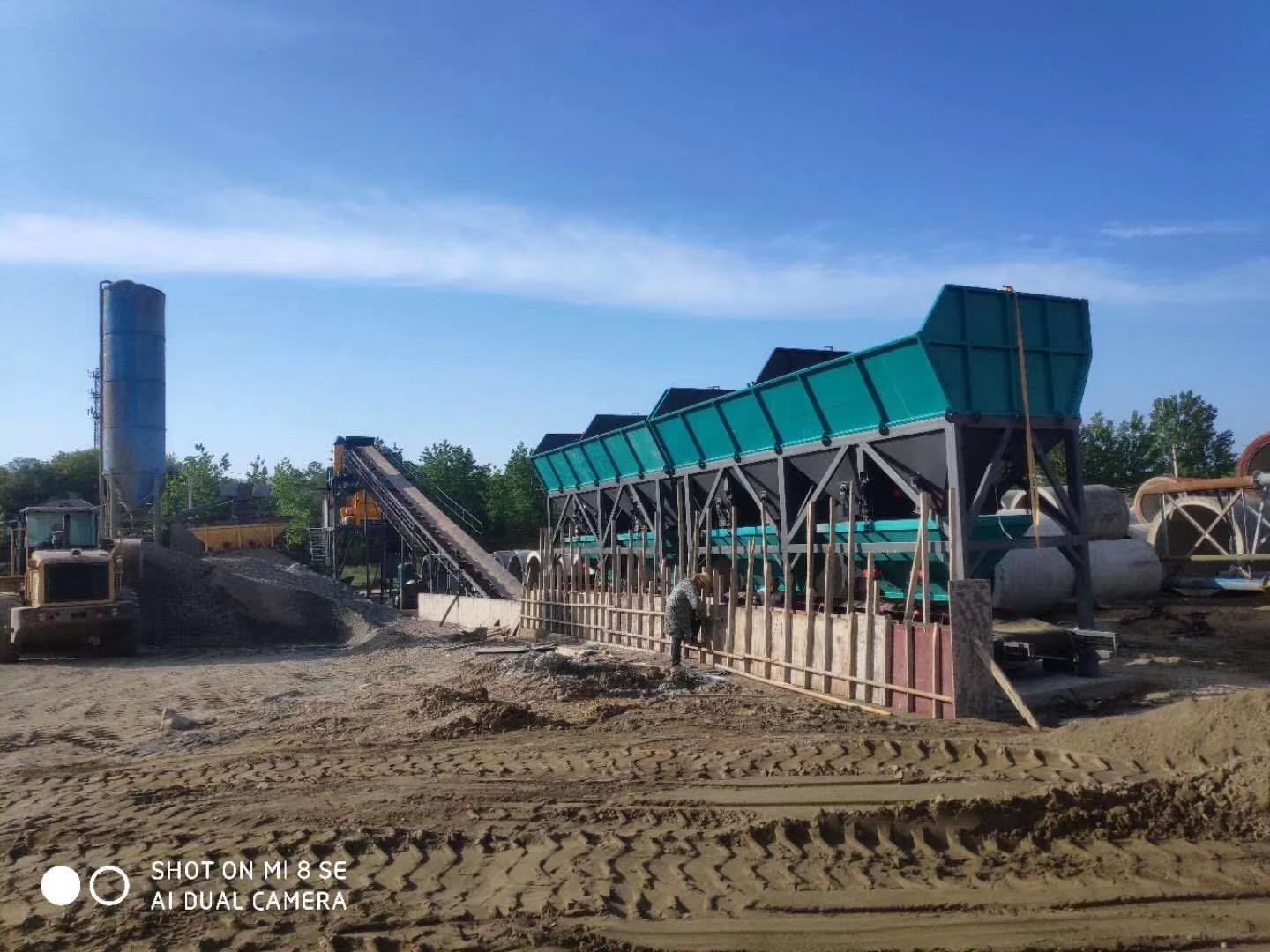 Concrete mixing plant is being installed - Truseen Machinery